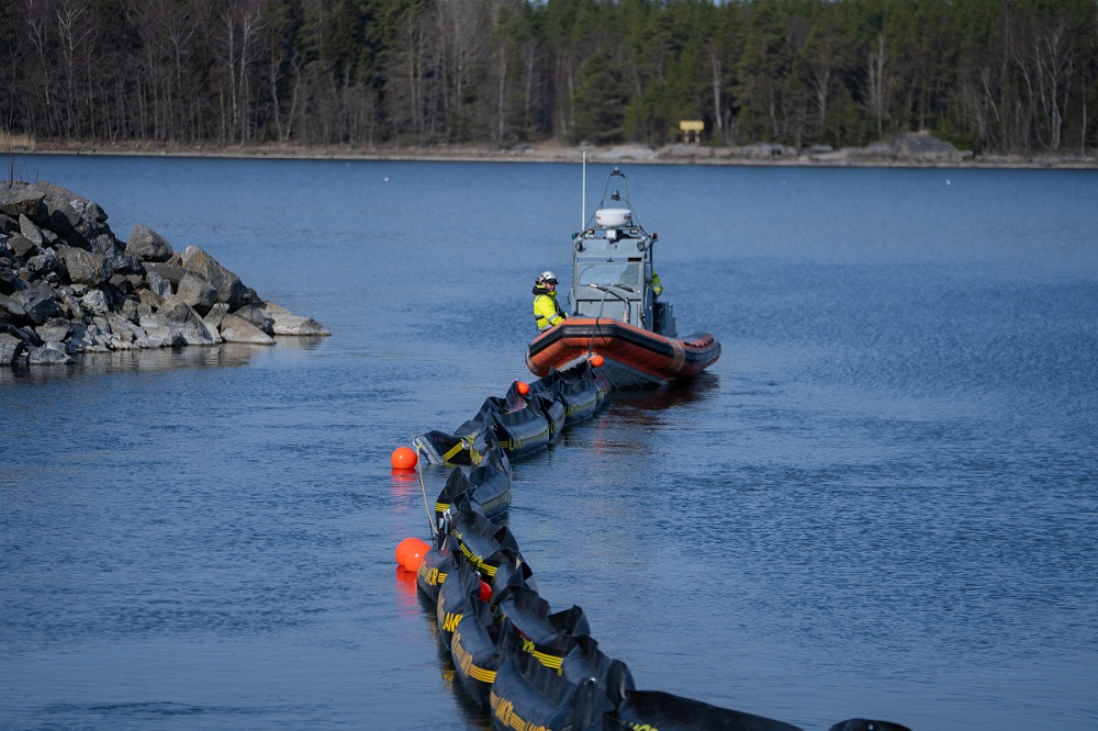Marine pollution response procedures and equipment | The Finnish Border ...